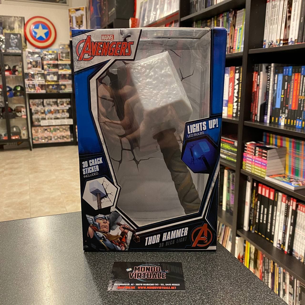 Lampada a forma di martello Thor – Marvel 3D LED Light – MONDO VIRTUALE